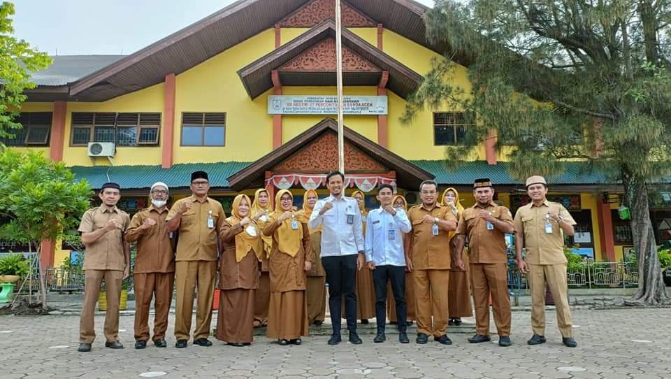 BNNP Aceh Pembina Upacara di SDN 67 Percontohan Banda Aceh